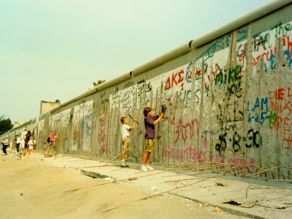 The Fall of the Berlin Wall: History, Meaning, Causes, Consequences ...